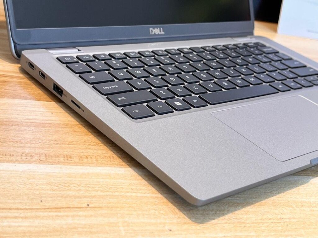 Dell Latitude 5330 – Core i5 1245U, Ram 16GB, SSD 256GB, 13.3 inch FullHD
