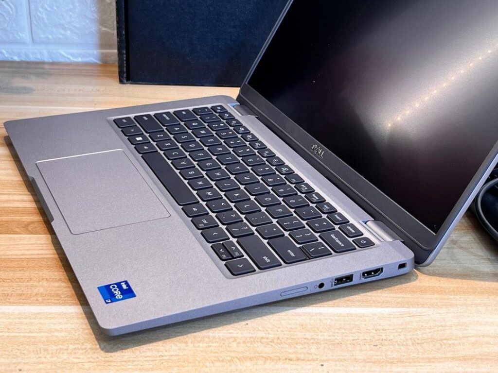 Dell Latitude 5330 – Core i5 1245U, Ram 16GB, SSD 256GB, 13.3 inch FullHD